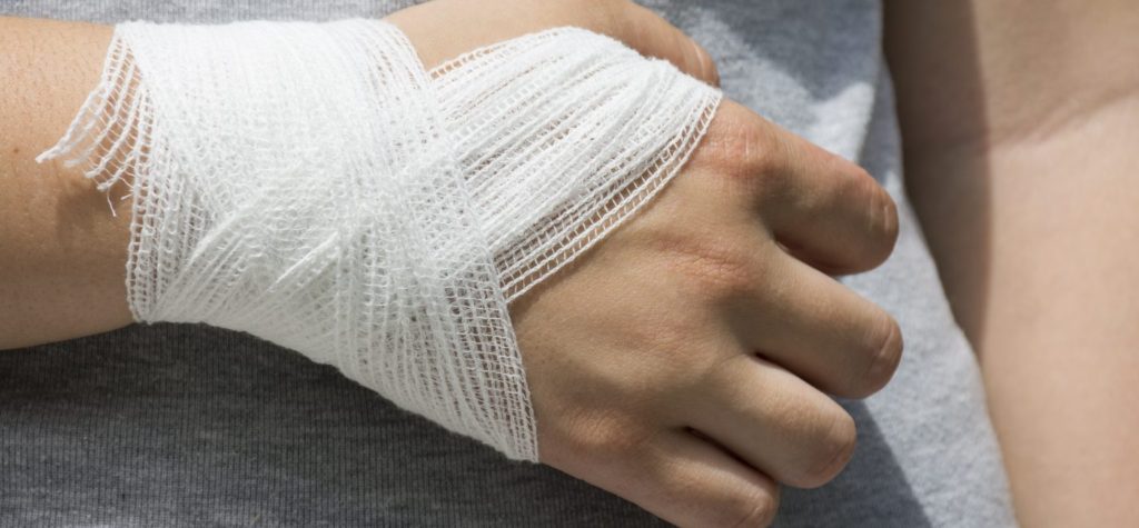 Soft-tissue-injury-of-the-wrist-1400×650