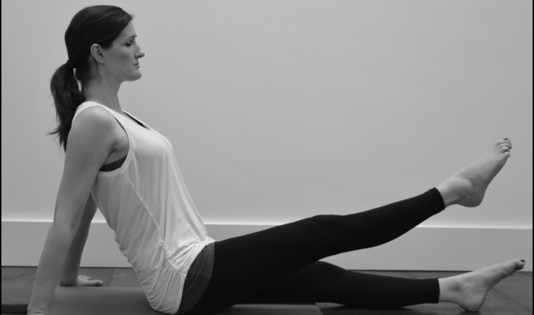 Straight-leg-raise-exercise-for-total-knee-replacement-754×445